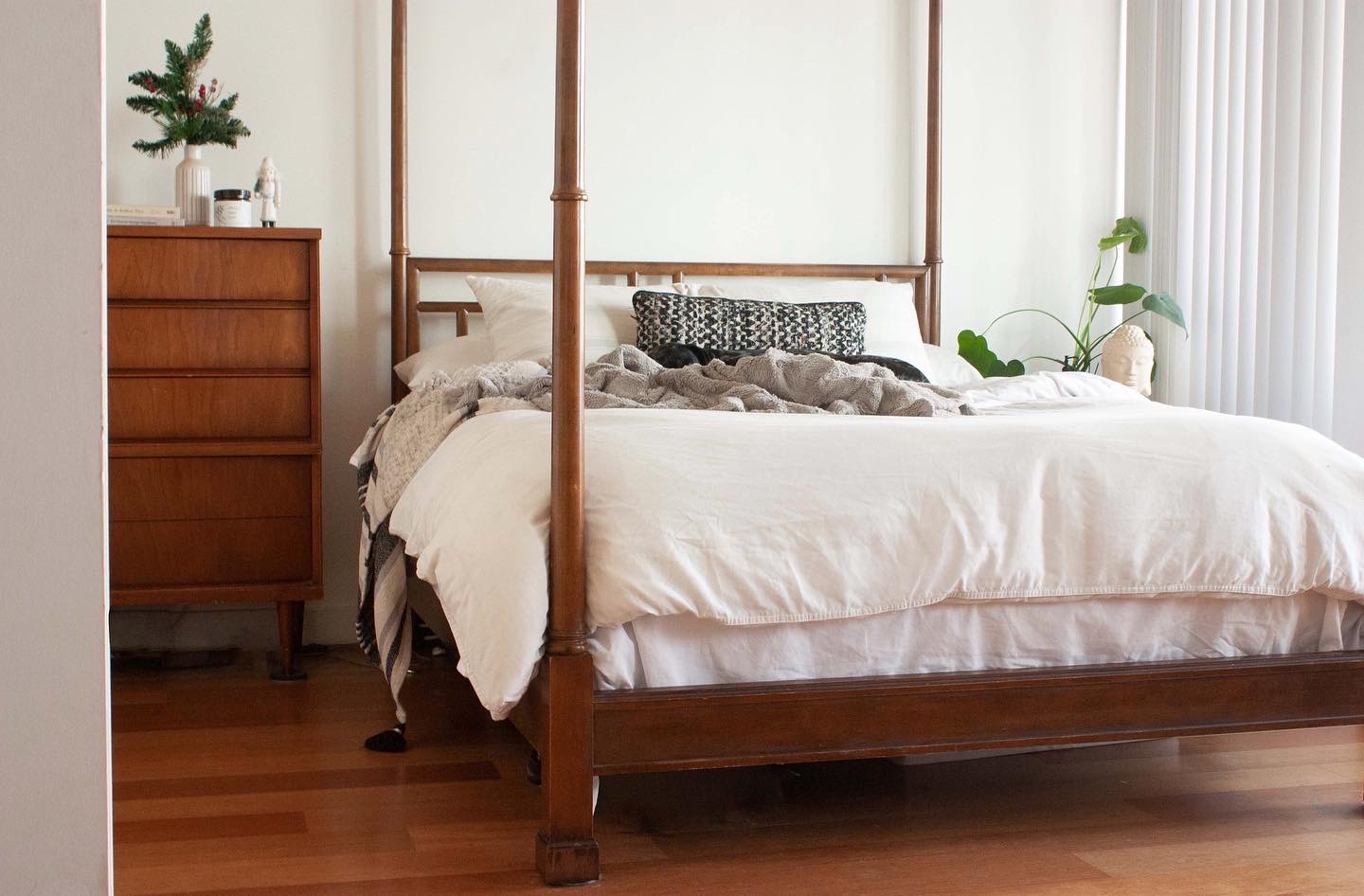 AvailableFurniture.knit